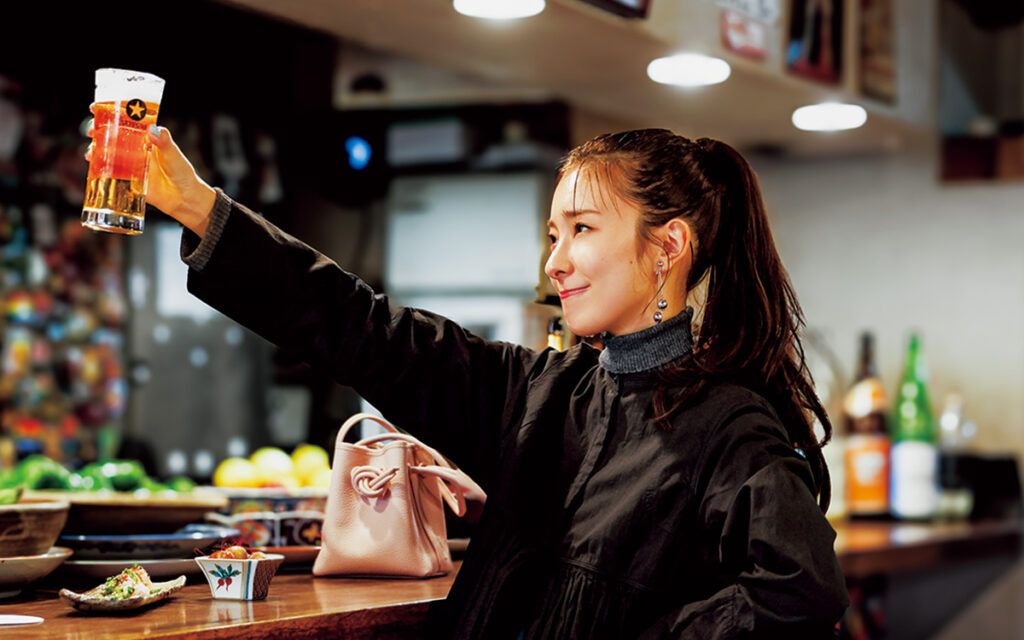 黒ブラウスとラメタートルで大人カッコよく！3月の春カジュアルキレイめコーデ【着回しDiary】 | TRILL【トリル】