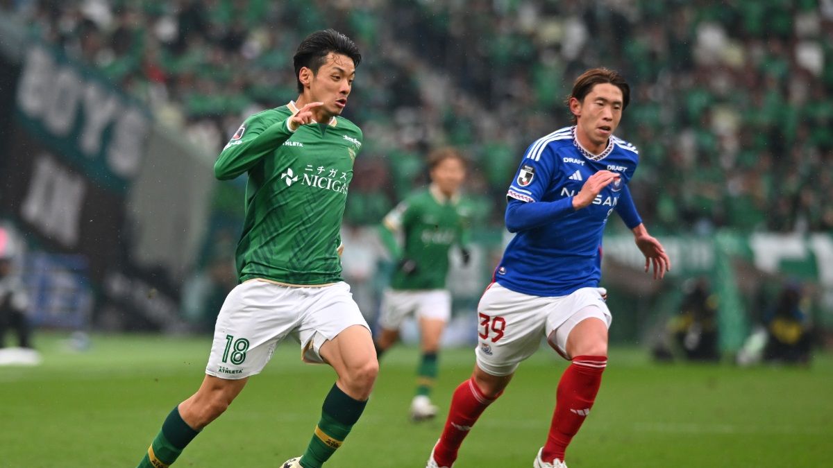 「かっこいいな」 内田篤人が思わず唸った、2024年Jリーグチームのユニフォームとは | TRILL【トリル】