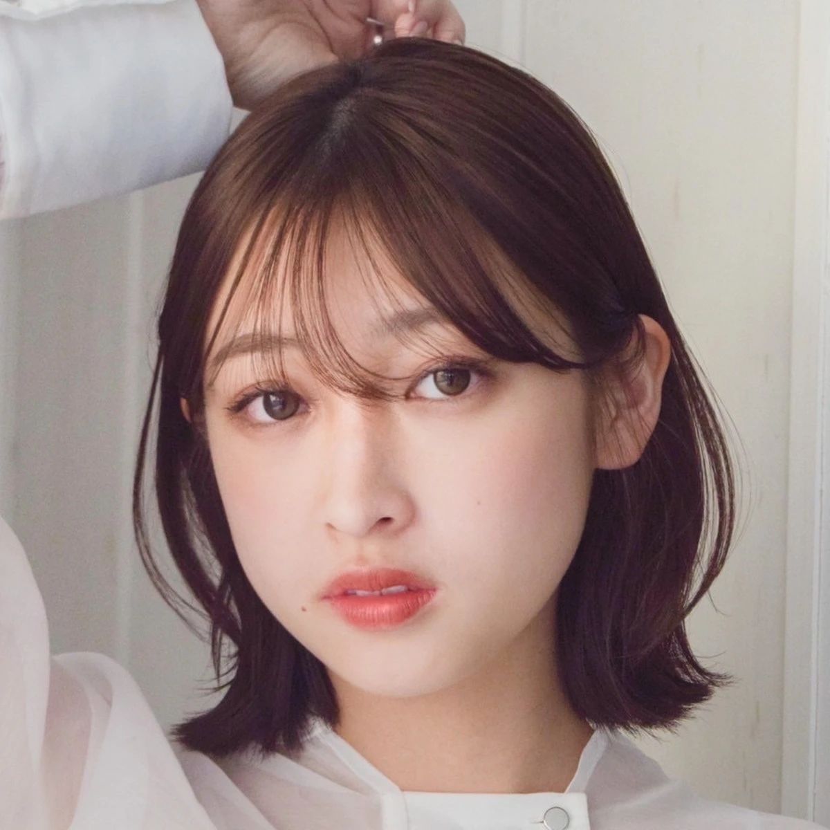 【大人に似合う髪型2024】春にぴったりのワンランク上のお洒落ヘア！ 大人可愛いロブスタイル | TRILL【トリル】