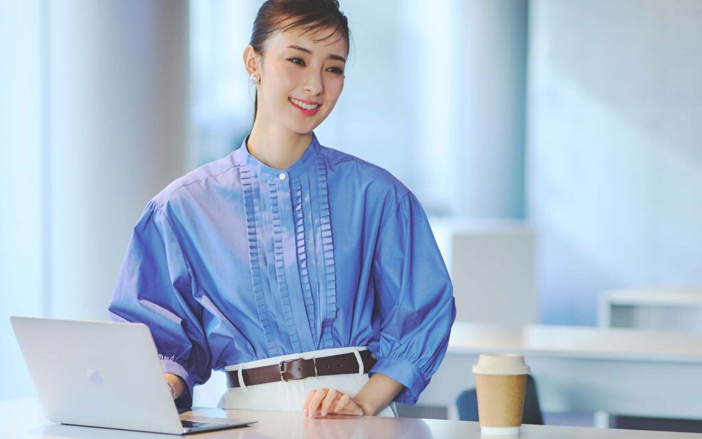 【PLST、ユナイテッドアローズ】安定5大ブランドで「初めまして」コーデ【後輩ができたら…編】 | TRILL【トリル】