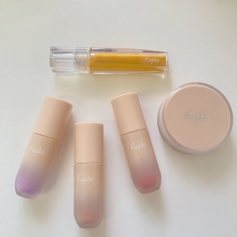 ALL￥2,000以下で圧倒的な透明感♡ 超ミニお直しファンデもチークもFujikoの新作がヤバ過ぎる！ | TRILL【トリル】