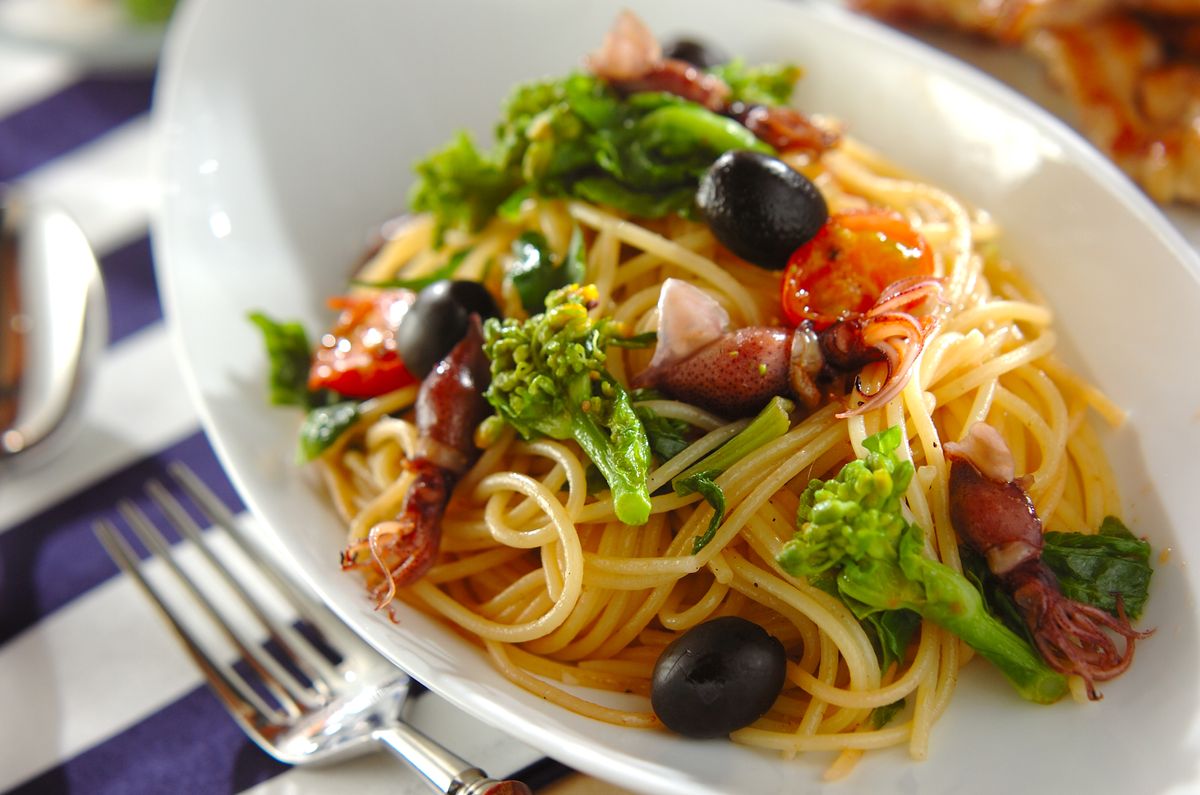 菜の花はパスタで無限に楽しめる♪「菜の花パスタ」21選！ アサリ、タラコ、ホタルイカやベーコン…クリームでもオイルでも！ | TRILL【トリル】