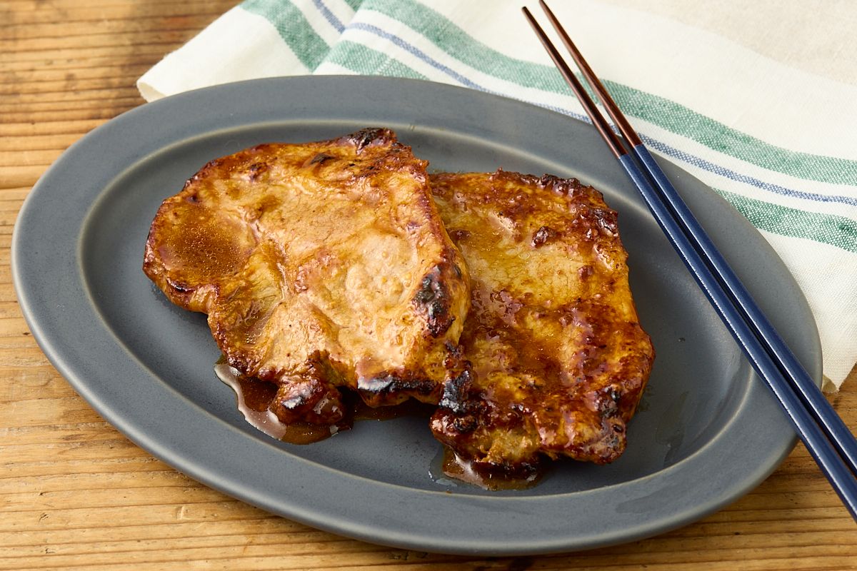 漬けるだけで豚肉が驚きの柔らかさ！『豚肉のヨーグルトみそ漬け』のレシピ | TRILL【トリル】