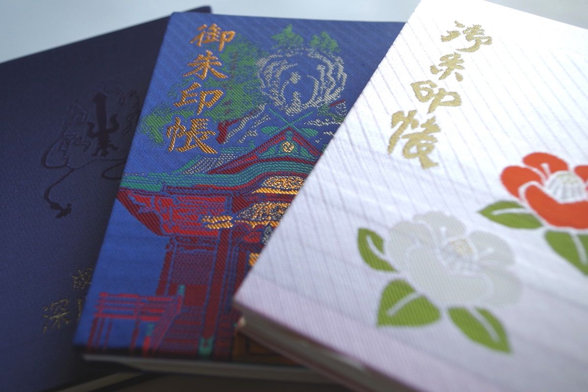 【御朱印】の魅力とは？もらい方、マナー、期間限定「桜デザイン」まで徹底解説！ | TRILL【トリル】