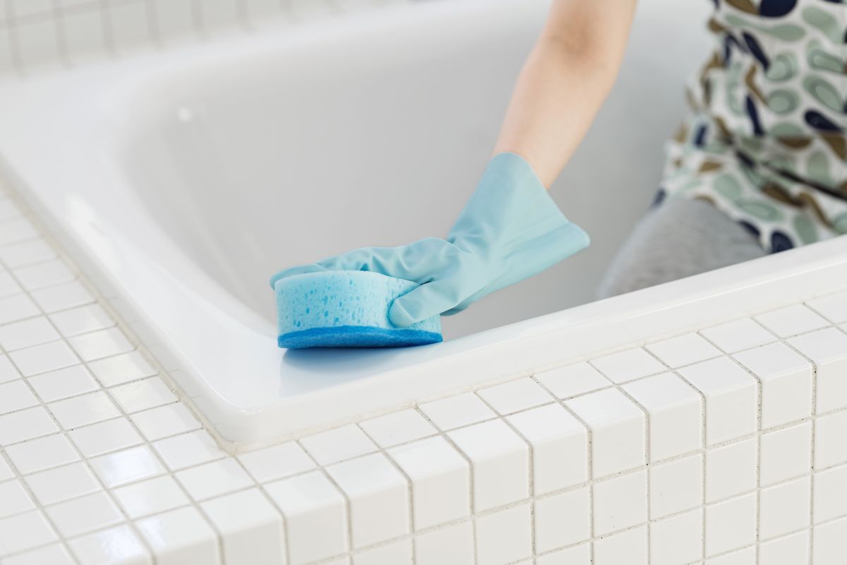 【風呂掃除】NG行為4選！「いきなりスポンジでこする」のはダメー！ | TRILL【トリル】