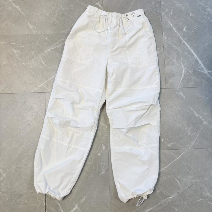 ★4.6の圧倒的高評価！夏前にGetすべき、GU全7色のハイスペックパンツ | TRILL【トリル】