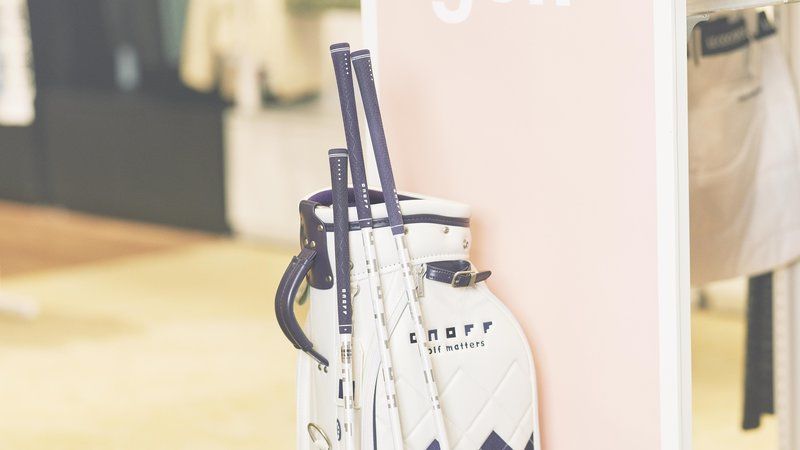 【ar golf】ゴルフはビジュアルから入るのもアリ♡ ラウンドで漂う「イイ女感」が手に入るクラブ×キャディバッグのセットが気になる | TRILL【トリル】