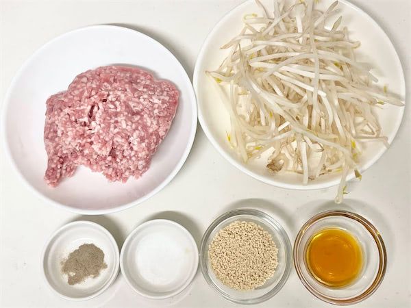 【ソレダメ！×リュウジ】肉よりもやしが多い⁉混ぜて焼くだけ「もやしの爆弾」に挑戦！肉汁ドバーッです♡ | TRILL【トリル】