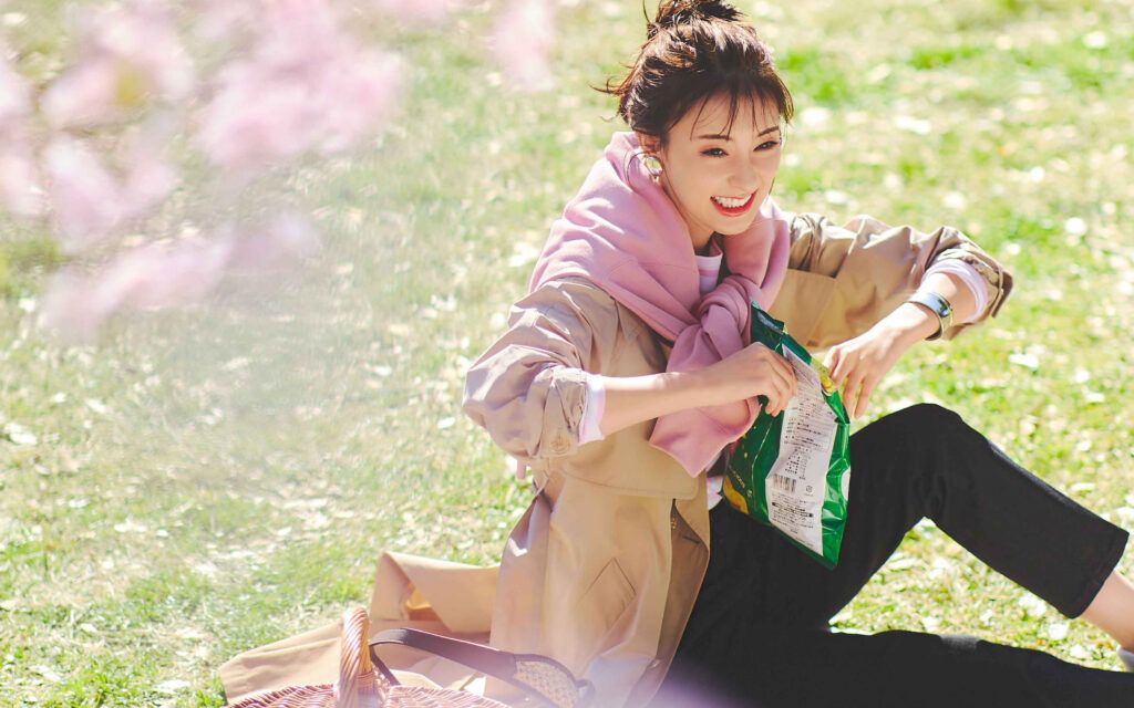 【ユニクロ、PLST、TOMORROWLAND】安定5大ブランドで「初めまして」コーデ【職場のお花見編】 | TRILL【トリル】