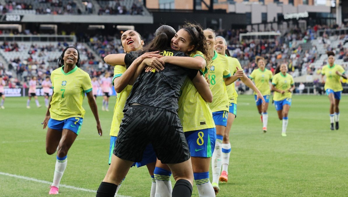 なでしこのPKを全部止めたブラジル女子GK、靭帯断裂から1年ぶりに復帰したばかり 「息子たちに捧げる」 | TRILL【トリル】