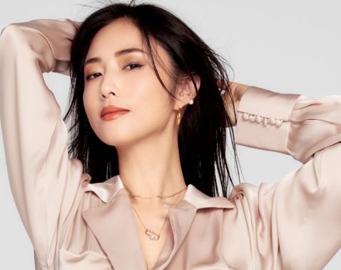 【MEGUMIさん・42歳の美ボディ】胸元、背中、お腹…美しすぎる「特別画像集」 | TRILL【トリル】