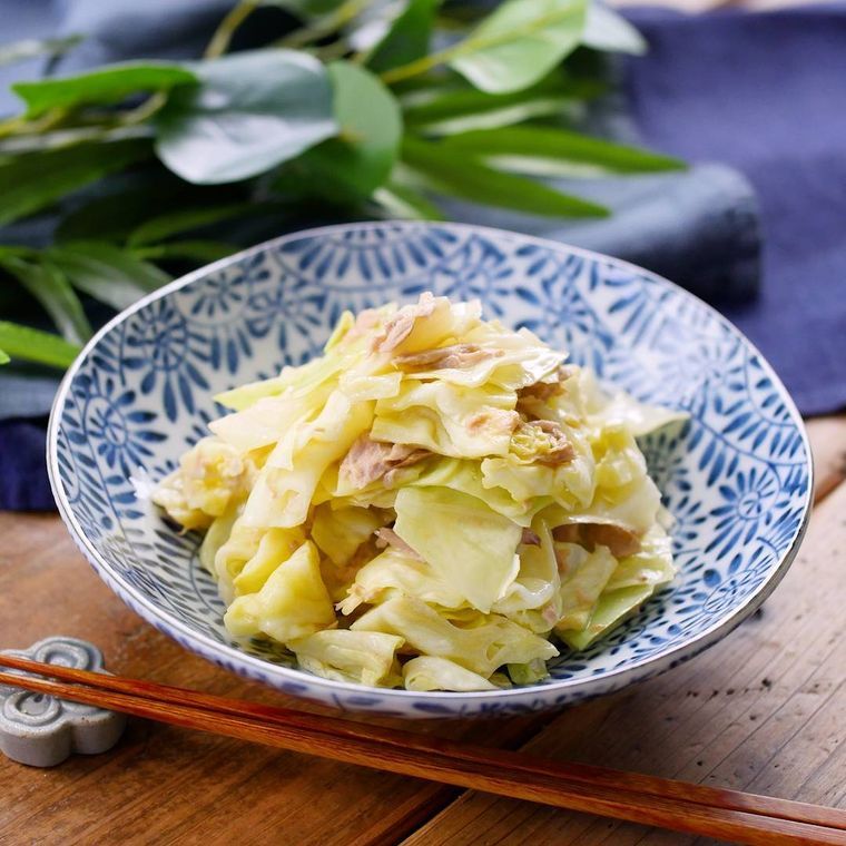 5分あれば完成 レンジでやみつき！春キャベツとツナのマヨネーズ和え | TRILL【トリル】