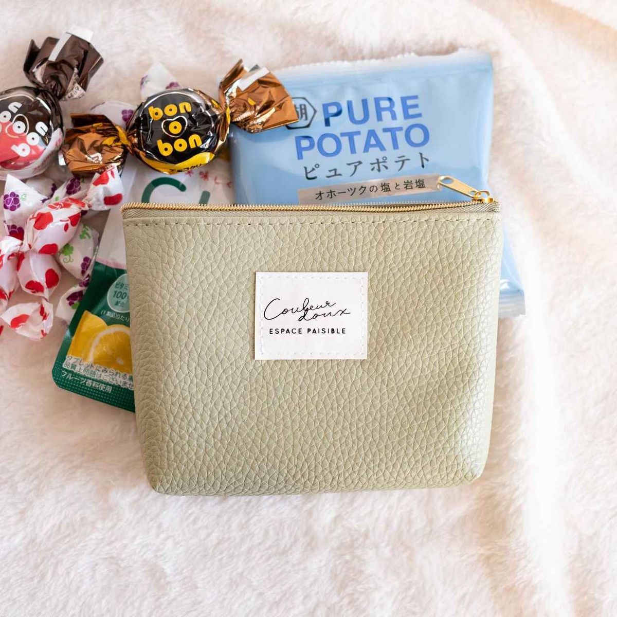 見た目も機能性も100点！！【セリア】春色が可愛い♡「おしゃれポーチ」 | TRILL【トリル】