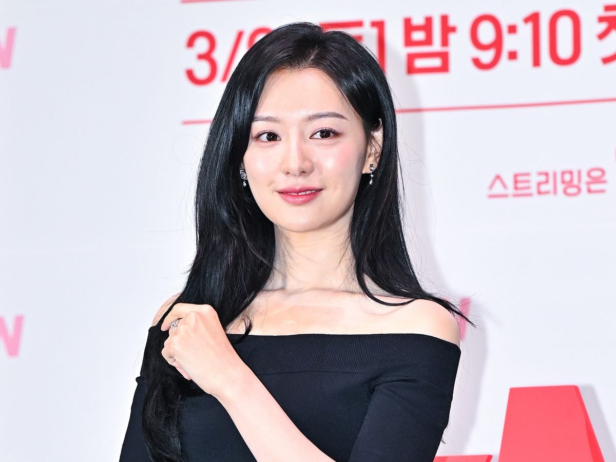 「CMの美少女ガール」から真の「女王」へ…女優キム・ジウォン、『涙の女王』で新時代を切り開いた | TRILL【トリル】