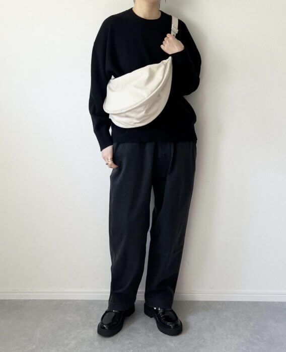 くたっとしたフォルムが可愛い♡“レザータッチラウンドショルダーバッグ”【UNIQLO : C】 | TRILL【トリル】