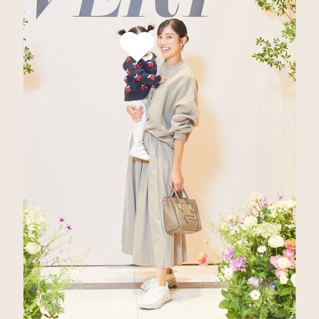 モノトーンコーデは「グレー」を入れるだけで新鮮になる！＜SNAP＞ | TRILL【トリル】