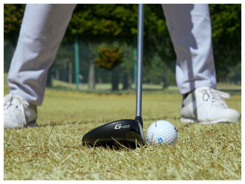 大事なのは“ボール位置と構え”！FW・UTのミスを簡単に直す方法 | TRILL【トリル】