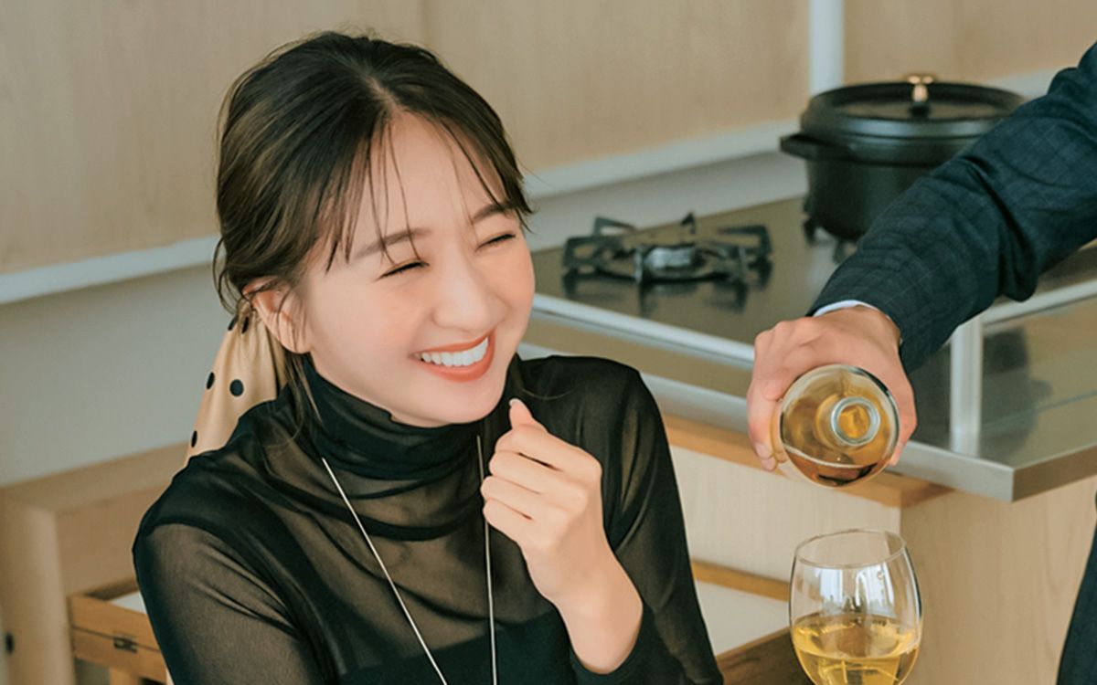 ホームパーティーはシアートップスで華やかに！春の休日きれいめコーデ【着回しDiary】 | TRILL【トリル】