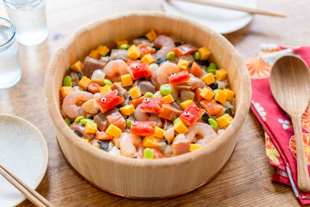 ぐっち夫婦 「すし太郎」で子どもの日はちらし寿司パーティ！ | TRILL【トリル】