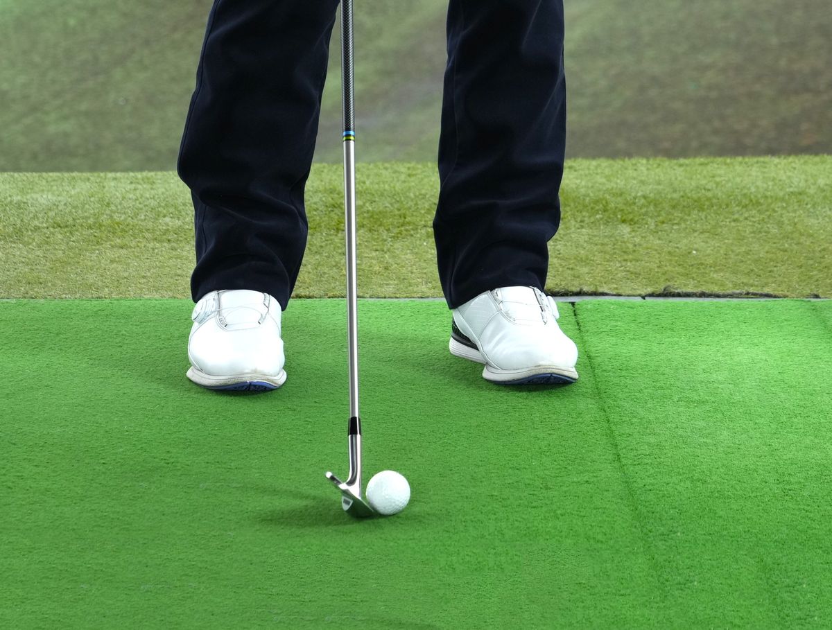 ショートアイアンでの引っかけは“右肘ピタッ”で修正できる！ | TRILL【トリル】