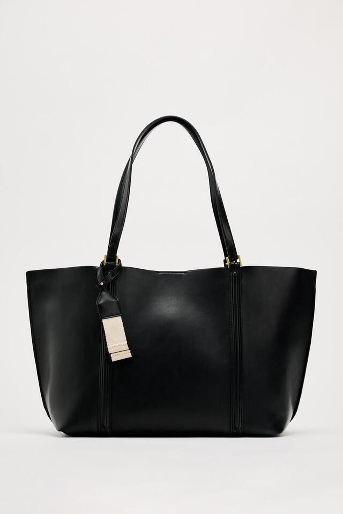 無敵アイテム発見したかも！【ZARA】オシャレ見え & 実用的♡「大容量バッグ」 | TRILL【トリル】