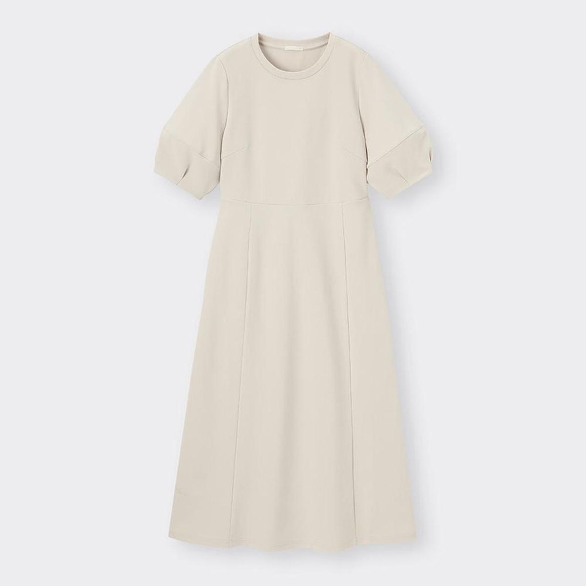 やっぱ『ベージュ系』が可愛い♡【GU】2,990円には見えない！「新作ワンピース」 | TRILL【トリル】