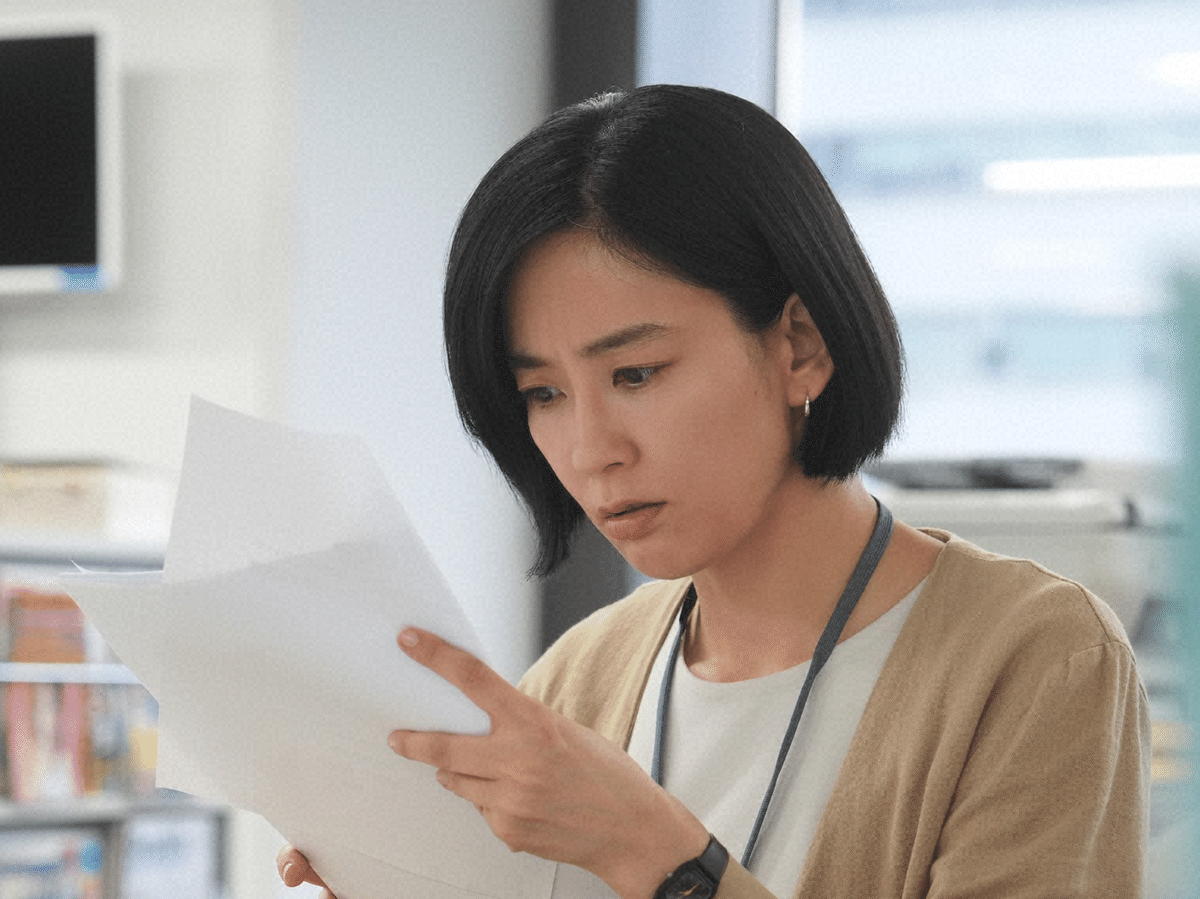 「まさか」「想像してなかった」“謎の美魔女“にSNSで衝撃の声...主人公も命の危機に『笑うマトリョーシカ』 | TRILL【トリル】