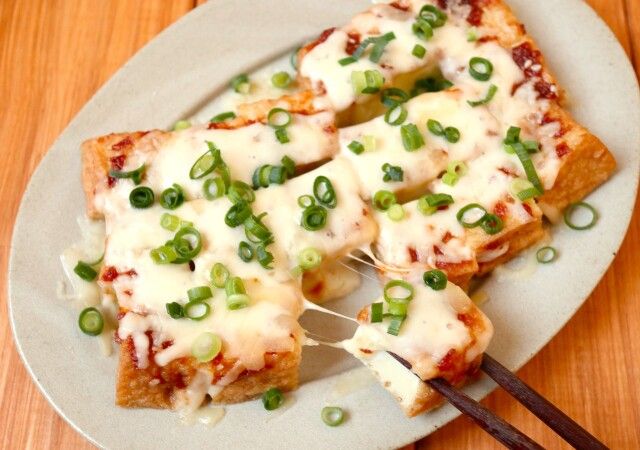 【材料4つでレンジ5分】爆速おつまみ！味噌チーズ厚揚げのレシピ | TRILL【トリル】