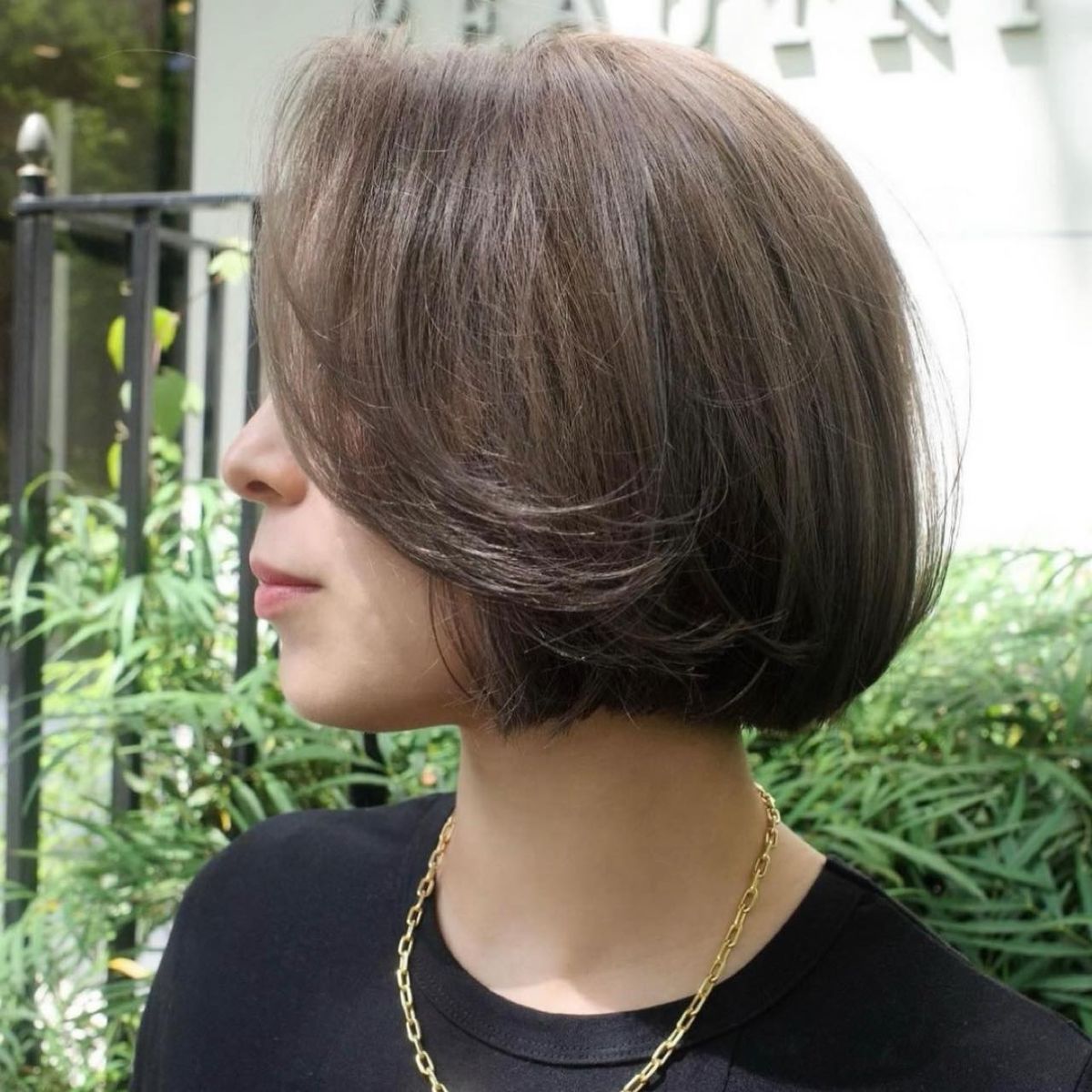 《30代・40代》アカ抜け効果もバッチリ。こなれた雰囲気を演出する【暗髪ヘアカラー】 | TRILL【トリル】