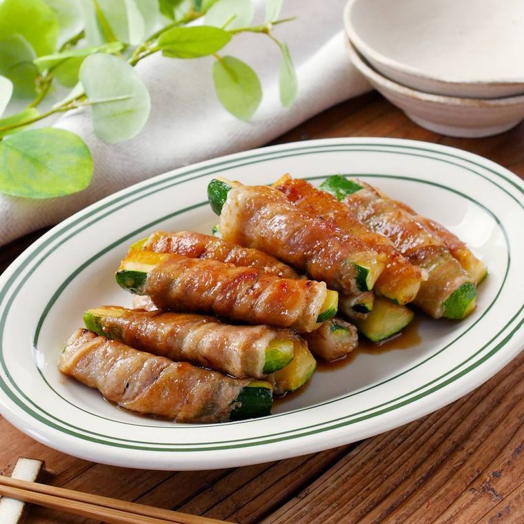 甘辛味でごはんがすすむ！ズッキーニの肉巻き | TRILL【トリル】