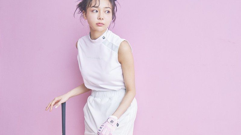 【ar golf】ゴルフコーデにヘルシーな女っぽさを♡ ノースリトップスで二の腕の細見えを叶える♡ | TRILL【トリル】