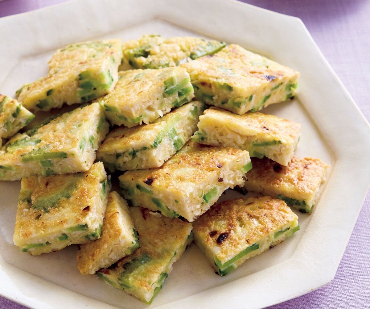 15分で！焼きゴーヤーの香ばしさ＆ほろ苦さが最高『鶏ひき肉とゴーヤーのチヂミ』のレシピ | TRILL【トリル】