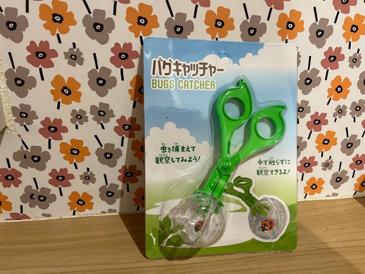 【セリア】虫を捕まえて触らずに観察できる！バグキャッチャー | TRILL【トリル】