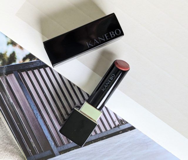 《上半期ナンバーワン人気の口紅》ツヤ×血色唇に仕上がる「KANEBO上質リップ」をレポ | TRILL【トリル】