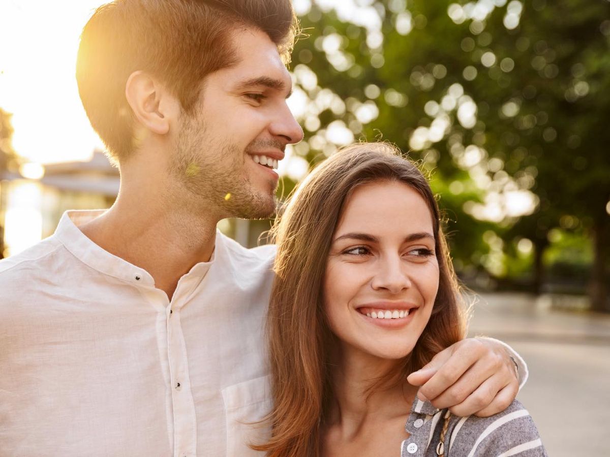 もうベタ惚れ。男性が心底惚れた女性に見せる「本命サイン」 | TRILL【トリル】