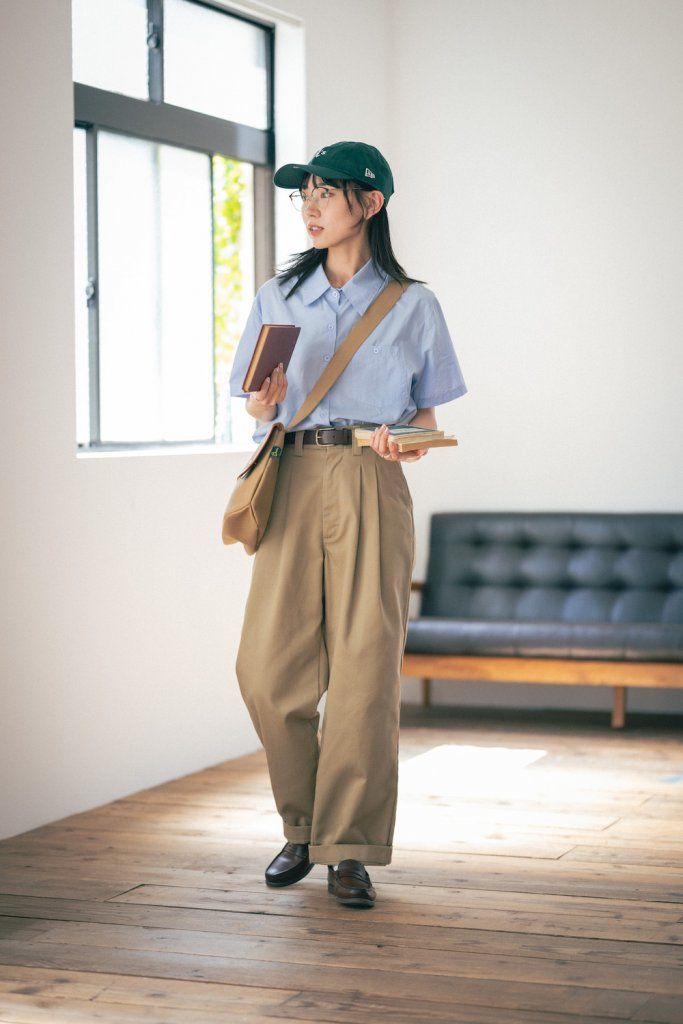 夏まで着られる“ブルーシャツ”は、チノパンと合わせたい！【FUDGE FRIEND おしゃれさんの毎日コーディネート vol.384｜UMI】 | TRILL【トリル】