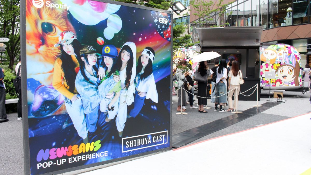 渋谷にNewJeansのPOP‐UPが出現！4カットや応援メッセージに加え、来場者プレゼントまで♡ | TRILL【トリル】