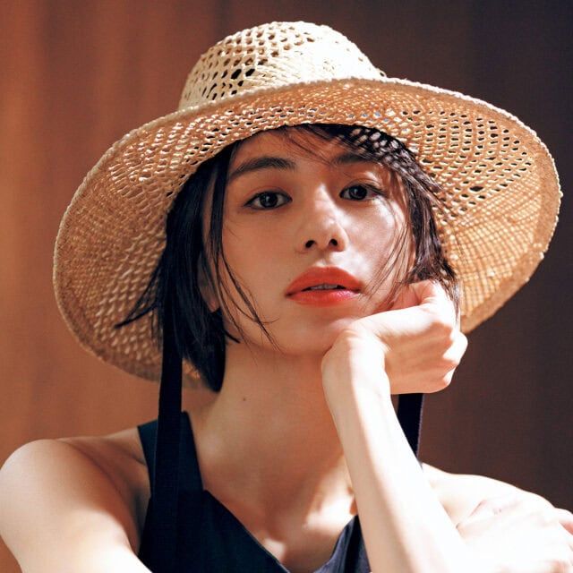 【30代メイク】夏のイチ押しは彩度高めのコーラルリップ！ 一気に華やかなムードに♡ | TRILL【トリル】