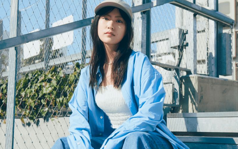 俳優・恒松祐里＆新原泰佑がスポサンをオシャレに履く！日本限定ビジュアルがカッコいい…【Teva新作】 | TRILL【トリル】