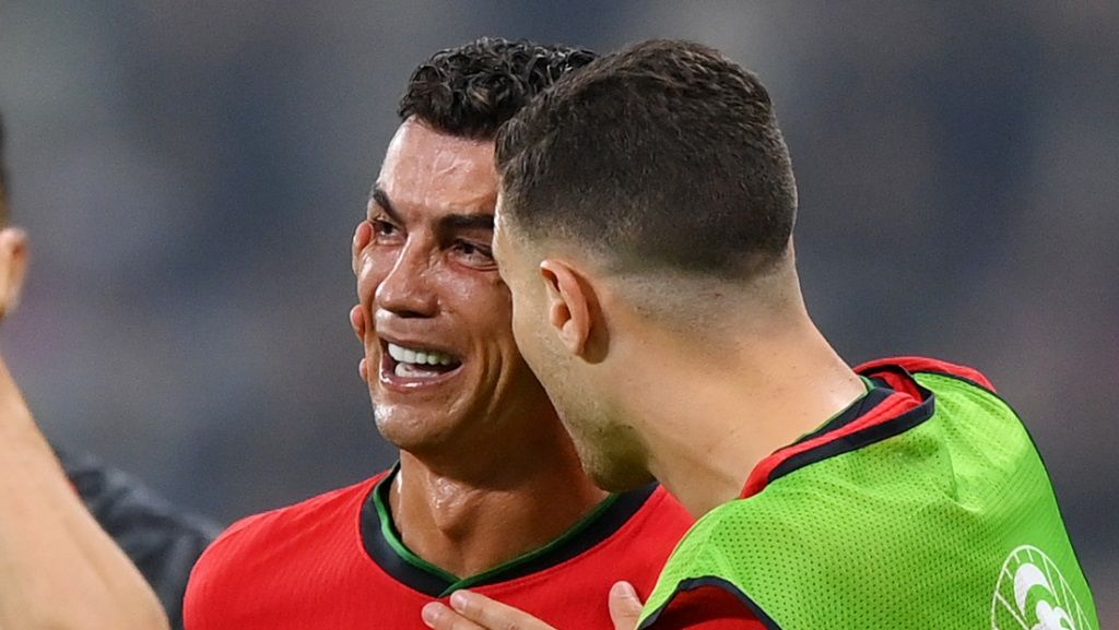 39歳ロナウド、EUROでPK失敗…試合中に号泣する | TRILL【トリル】