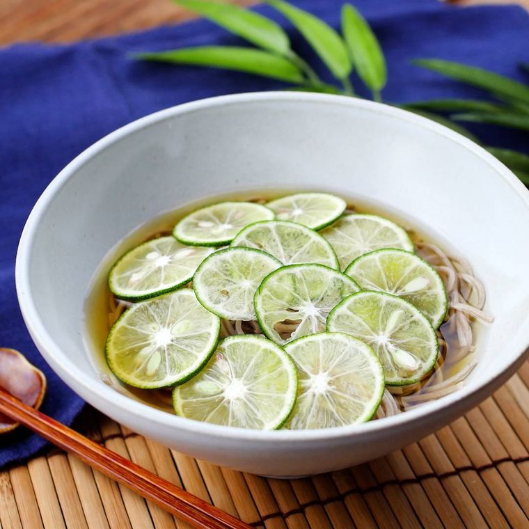 夏に食べたい！白だしで作る すだちそば | TRILL【トリル】