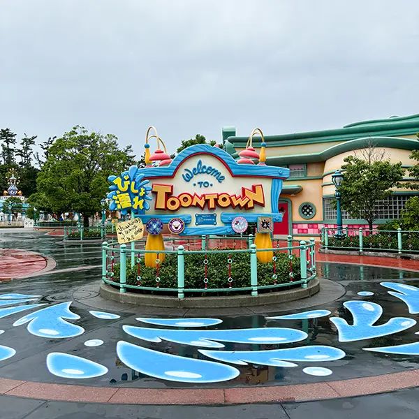 2024年「東京ディズニーランド」のびしょ濡れスポットまとめ！アトラクションも期間限定でMAX仕様に変身 | TRILL【トリル】