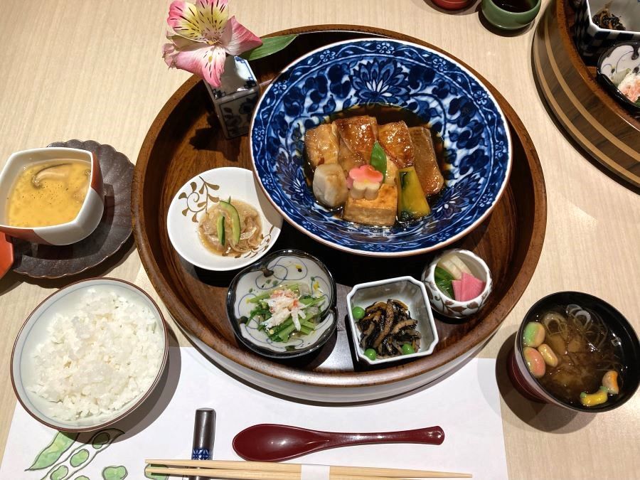 吉次の煮付け御膳は前菜・茶碗蒸し・デザートまで付いて2000円以下「多津味」 | TRILL【トリル】