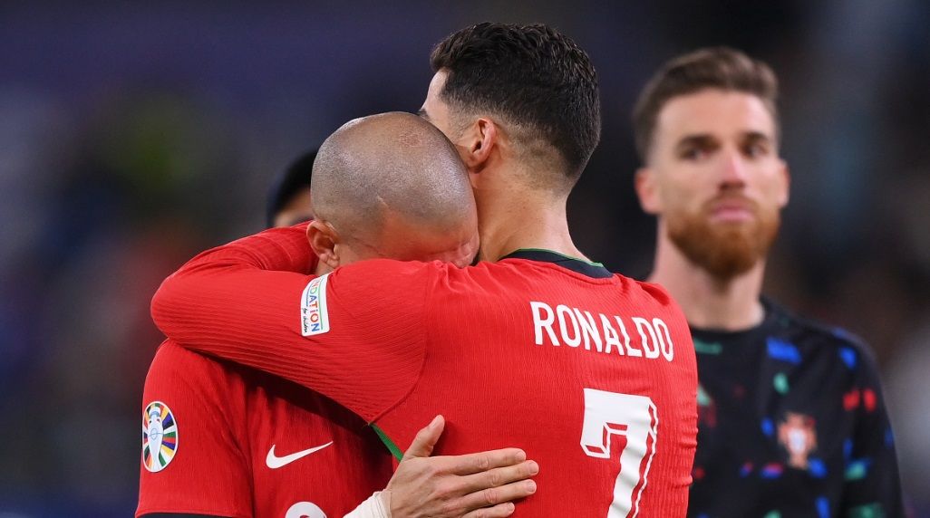 39歳ロナウドと41歳ペペ、EURO敗退…ポルトガル代表同僚は「手本になってくれた彼らに感謝したい」 | TRILL【トリル】