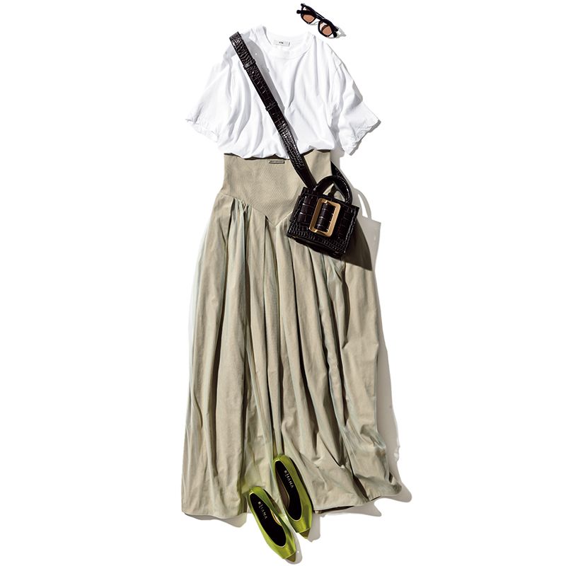 大人の【白Tシャツ×スカート】で旬スタイル！感度高めの夏コーデに | TRILL【トリル】