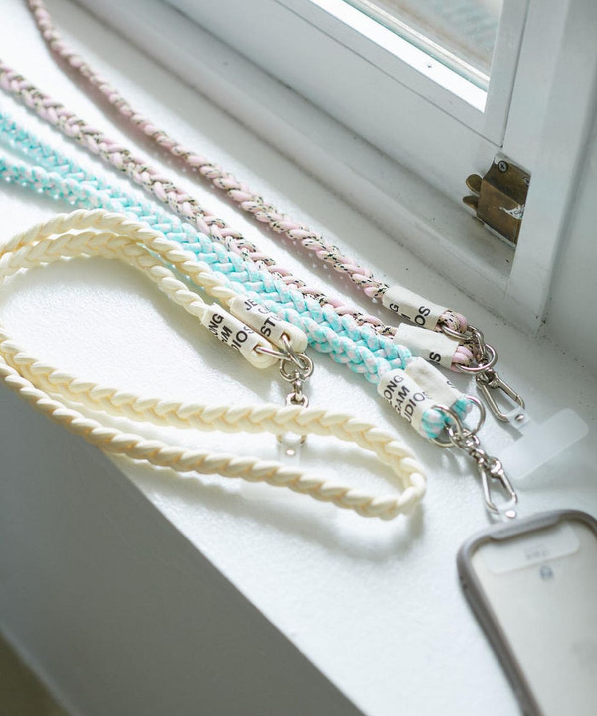 軽率に買わせてェェッ！？【VIS】シャレみ大・大・大爆発ッ♡「スマホショルダー」 | TRILL【トリル】