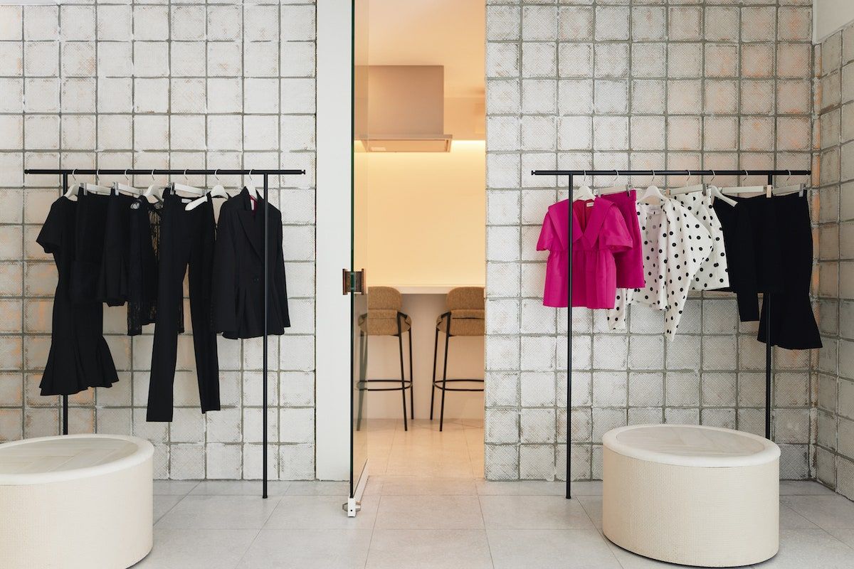 ニナ リッチがIZA Tokyoをジャック！ 2024-25年秋冬コレクションのポップアップイベントを開催 | TRILL【トリル】