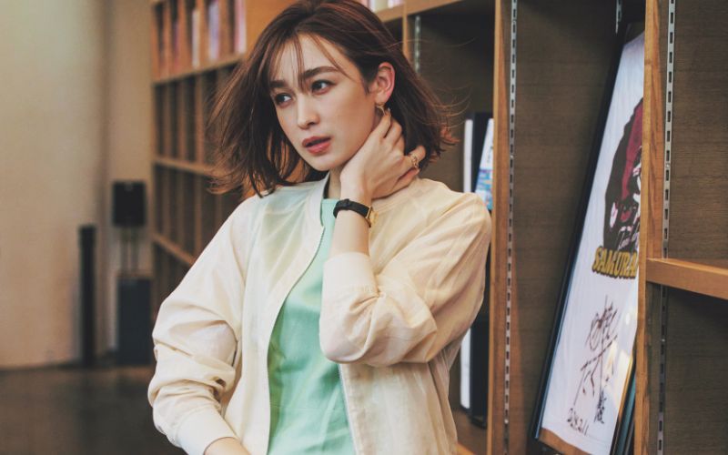 退勤後デートを盛り上げるカラーワンピースの大人っぽい着こなし方って？ | TRILL【トリル】