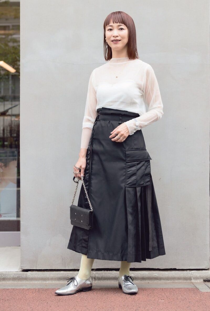 【夏のアクセSNAP】「ラミエ」の涼しげ天然石でモードな着こなし【デザイナー中村恵美さん】 | TRILL【トリル】