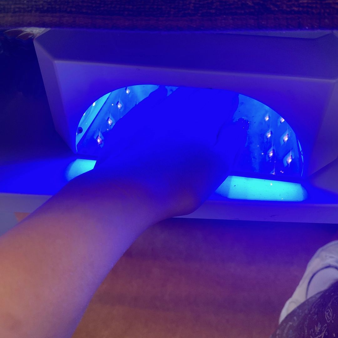 100均・ダイソーのUVーLEDライトはジェルネイルに必須！使い方や口コミなど | TRILL【トリル】